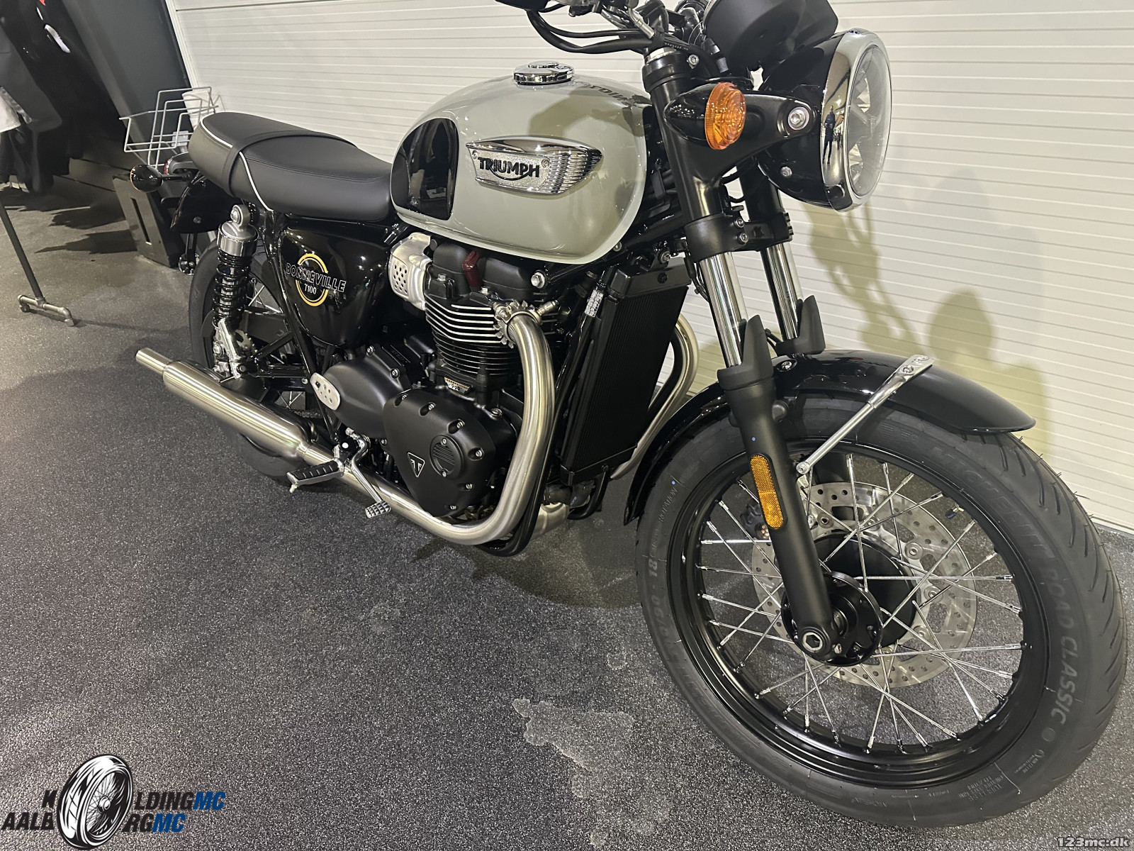 Ny Triumph Bonneville T 100 Stone Gray 2026 til salg - 123mc